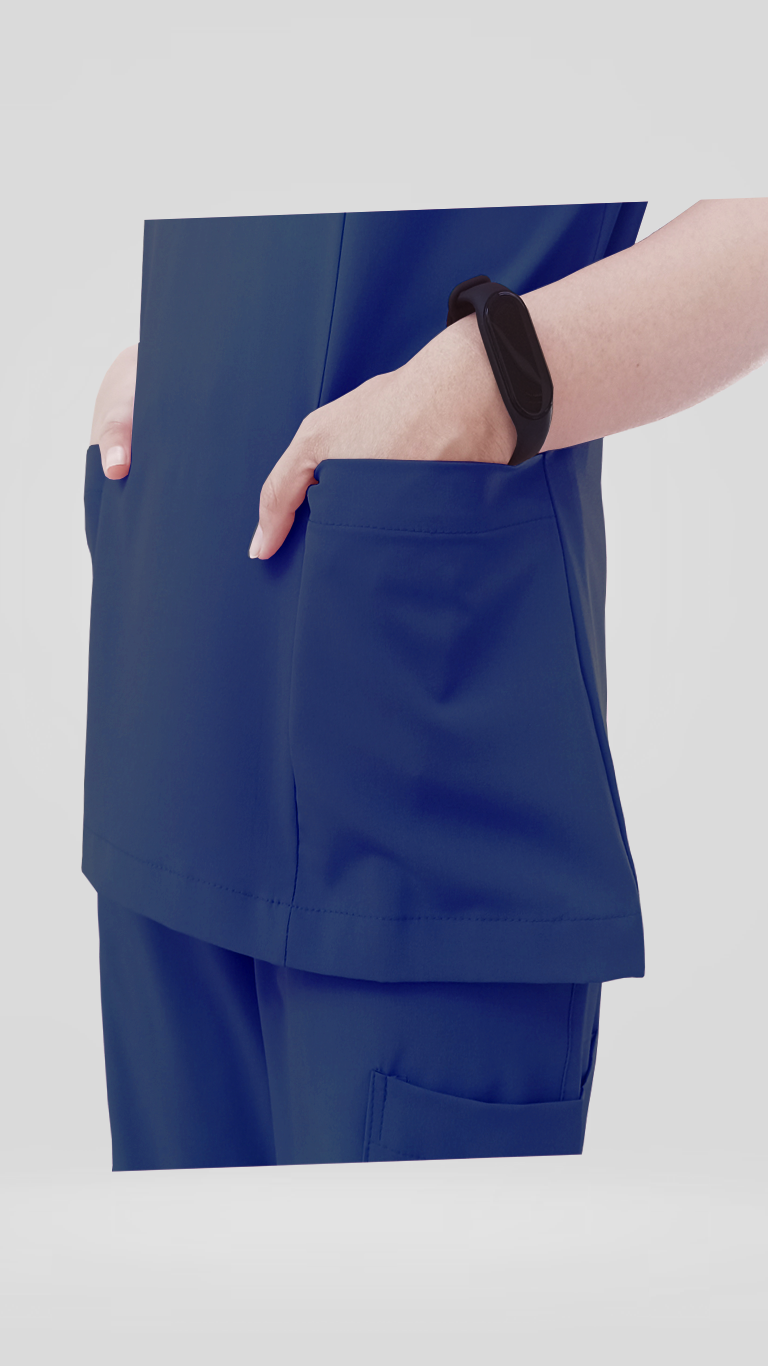 Uniforme Quirúrgico Repelente para Dama con Gorro LALEO Polly Azul Rey en LALEO