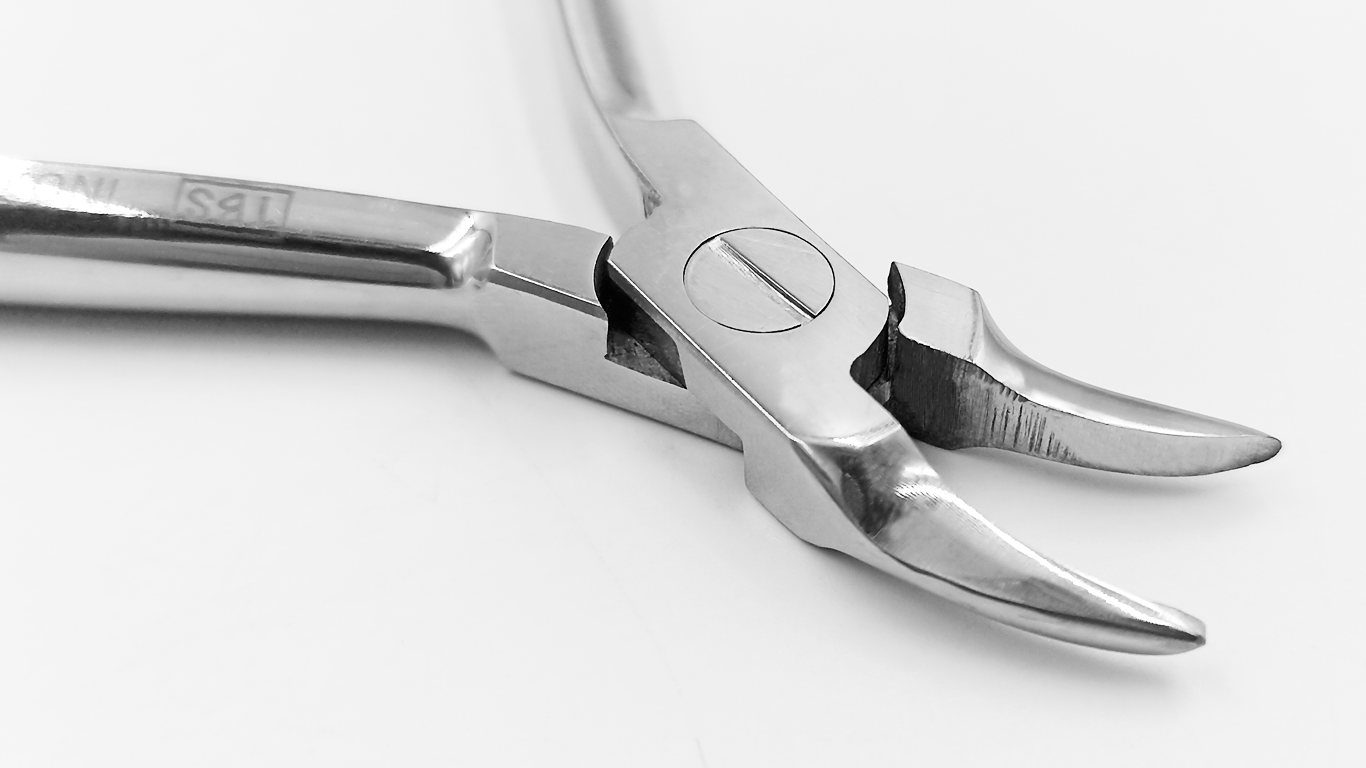 Pinza Reynolds con pico de halcón en LALEO